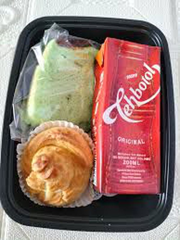 Snack Kotak + Minuman Teh Kotak sosro