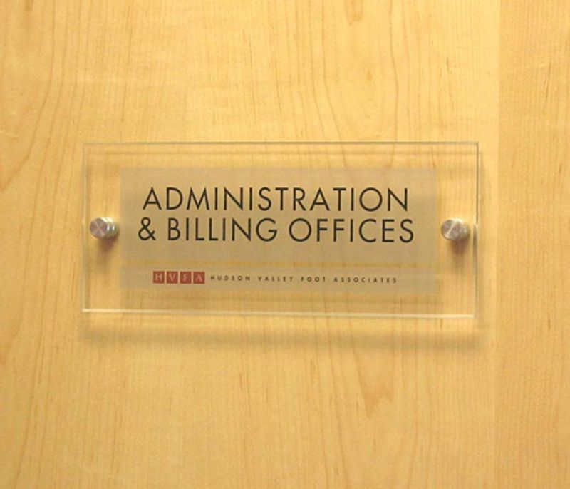 Papan Nama Ruangan Akrilik