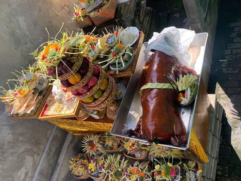 banten piodalan tumpeng solas lengkap dg babi guling
