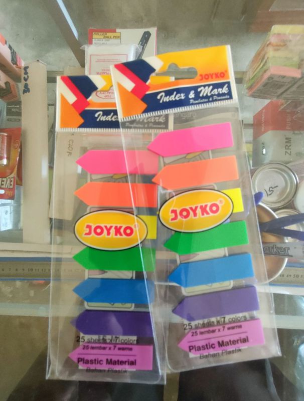 Sign here / Penanda Kertas