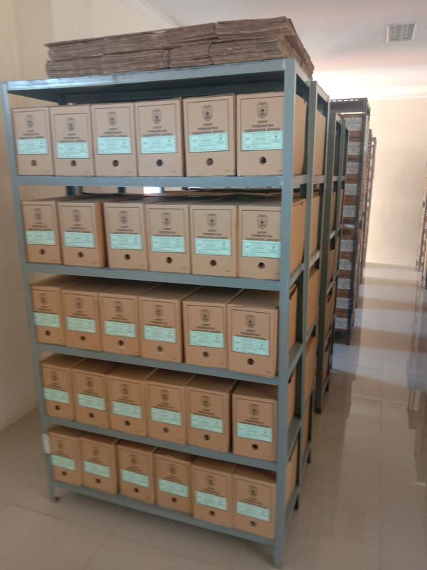 Lemari / Rak Arsip bahan besi siku 4 tingkat ukuran 120x50x170