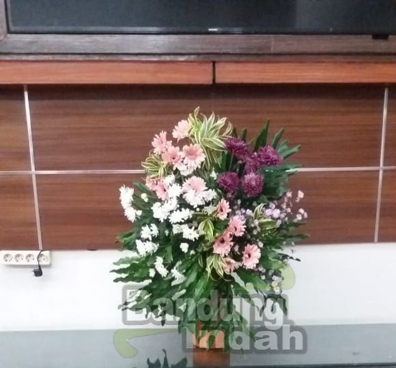 Rangkaian bunga segar vas / pot - Sedang