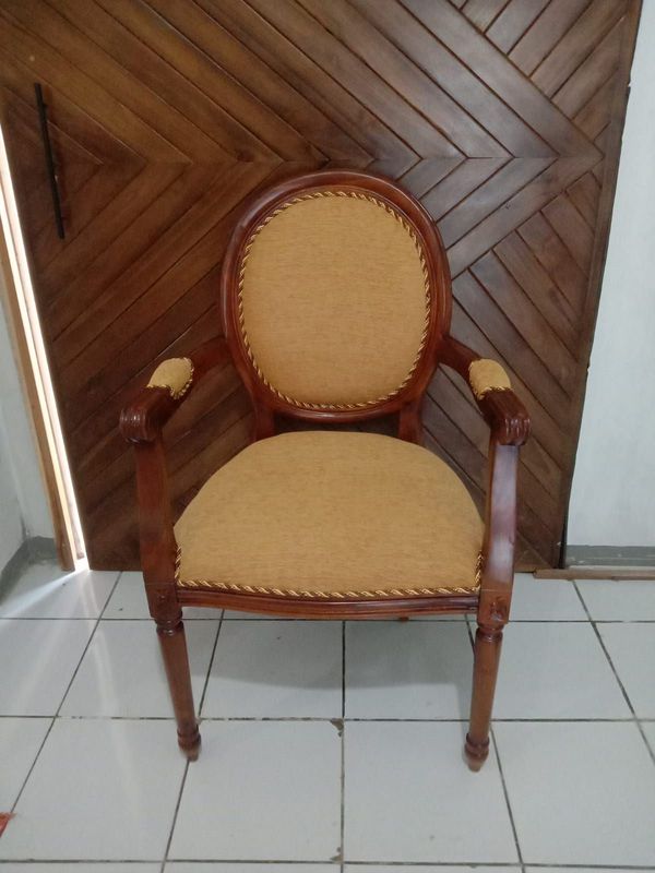 Kursi busa kantor bahan kayu jati