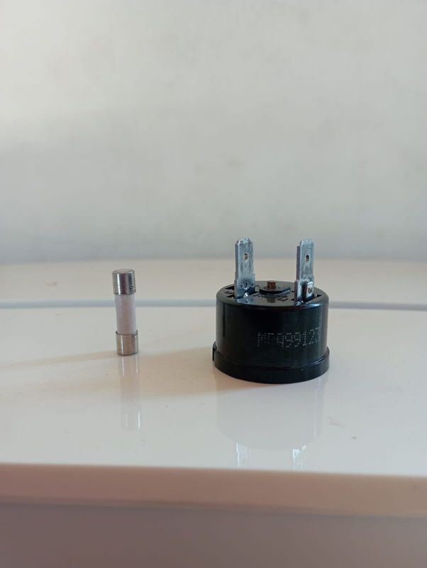 PAKET PERBAIKAN AC SPLIT ( PENGGANTIAN SKUN DAN OVERLOAD KOMPRESOR )