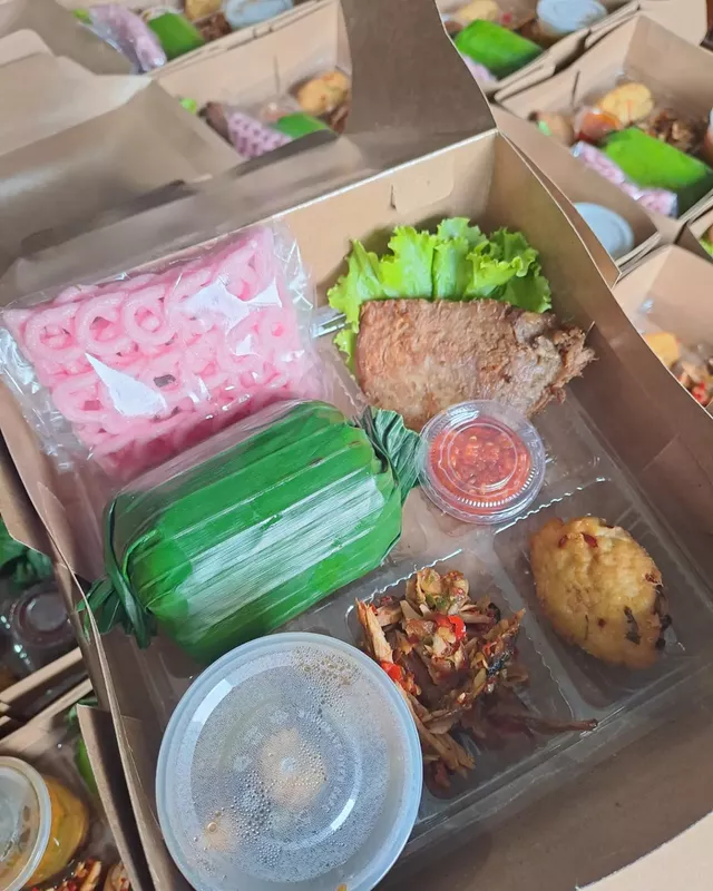 Nasi timbel komplit