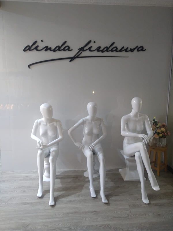 Manekin wanita duduk customize