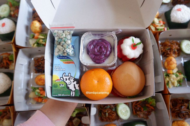 SNACK BOX ISI 4 MACAM + SUSU KEMASAN