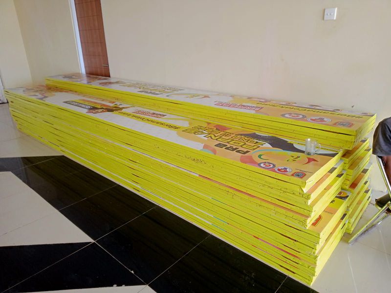 Papan Pembatas Lapangan