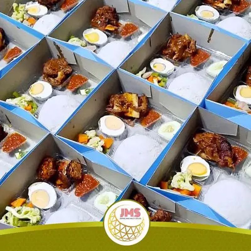 Nasi Kotak Ayam Lodho dan Air Minum Cleo 330ml