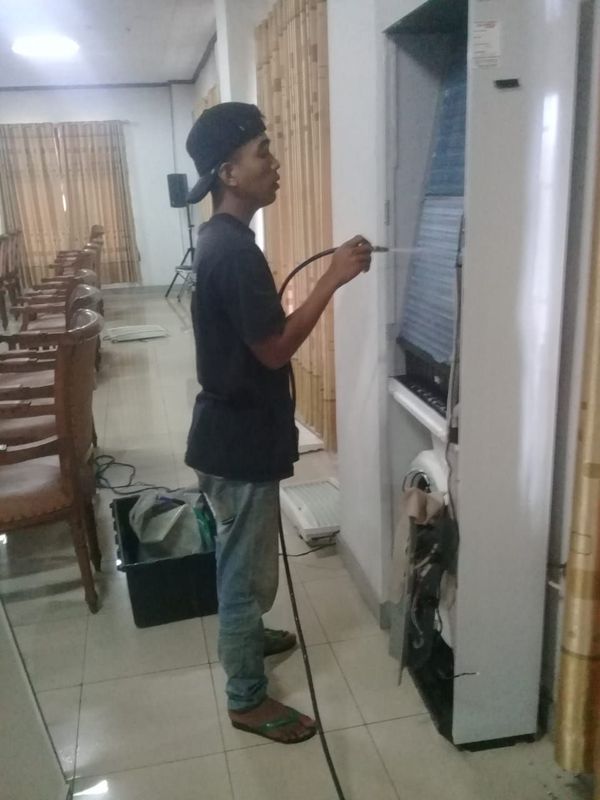 servis ac standing floor (ringan)