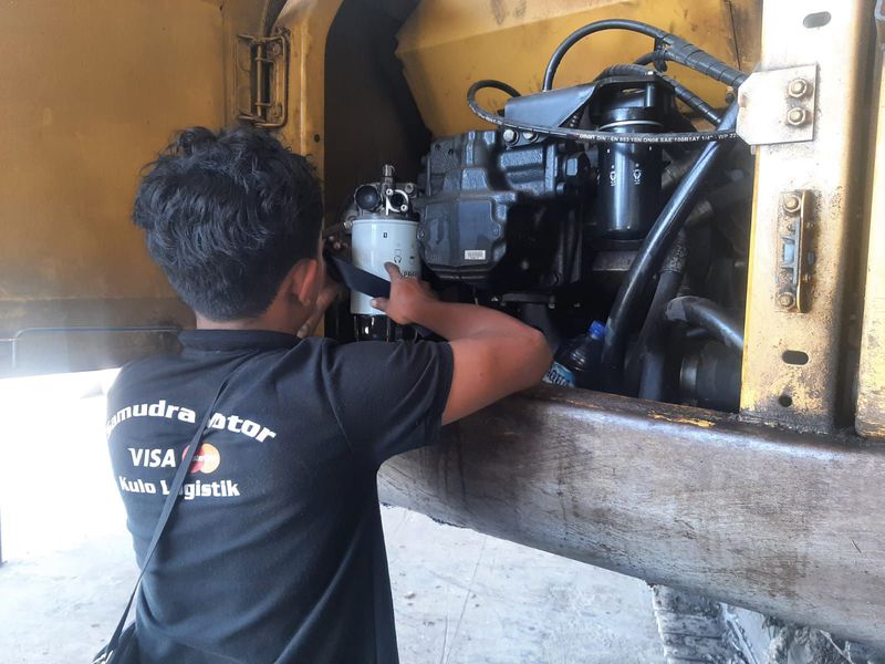 General service/service umum (Bulldozer)