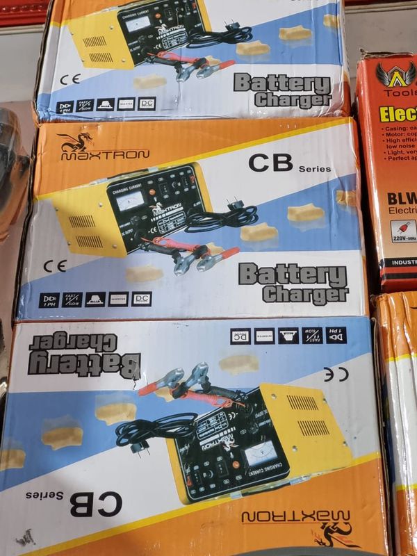 Battery Charger MAXTRON