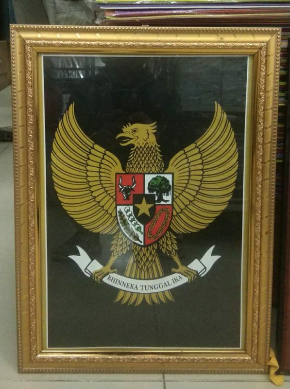 Pigura Burung Garuda
