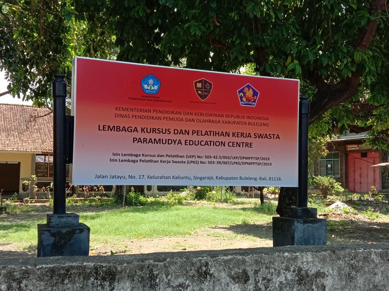 NEON BOX 85cm x550cm - Multicolor