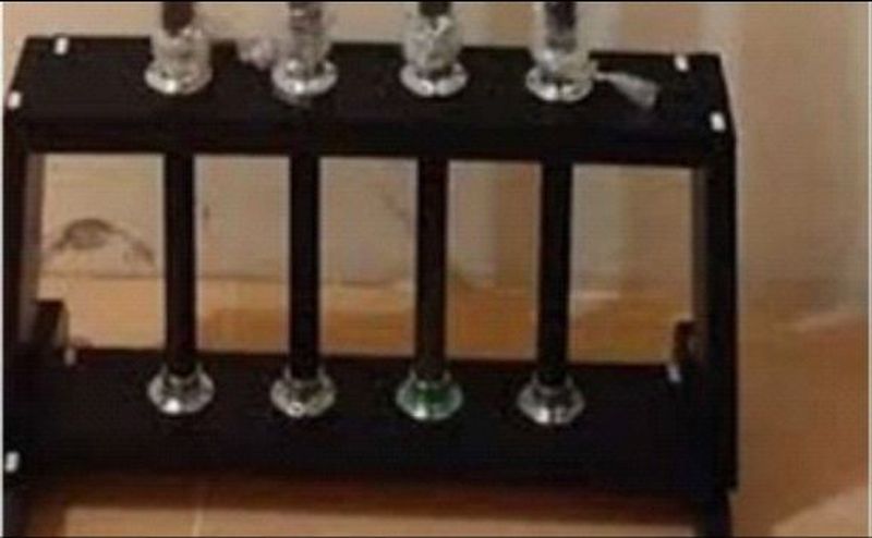 Tempat bendera 4 lubang + 4 tiang bendera