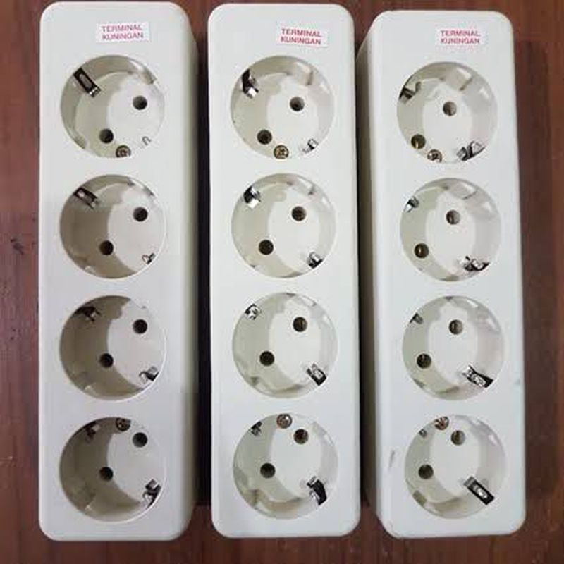 Stop Kontak 4 Lubang