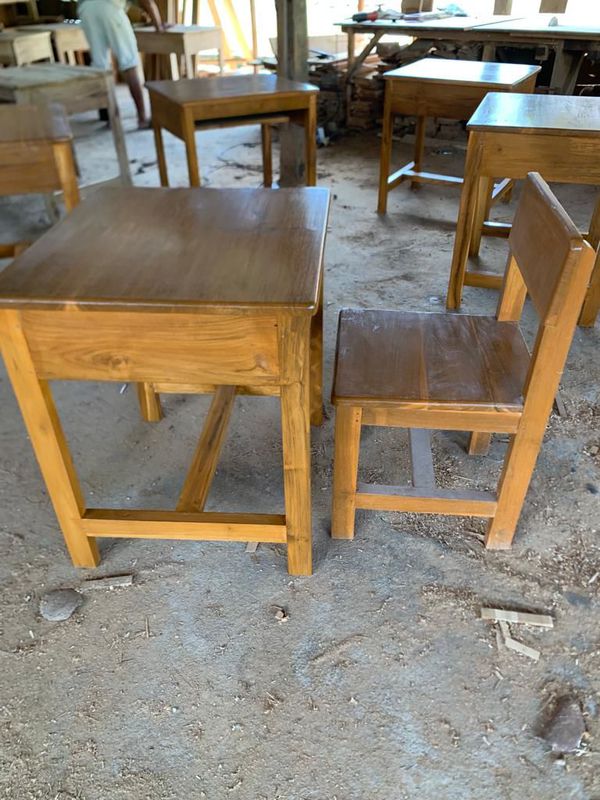 Meja Baca Perorangan Spesifikasi : Kursi dan Meja ABS