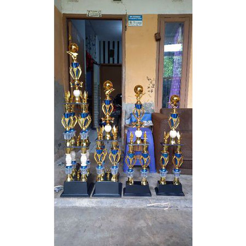 trophy piala 1 set juara 1234 ( kaki 8,kaki 4,kaki 2,kaki 2)