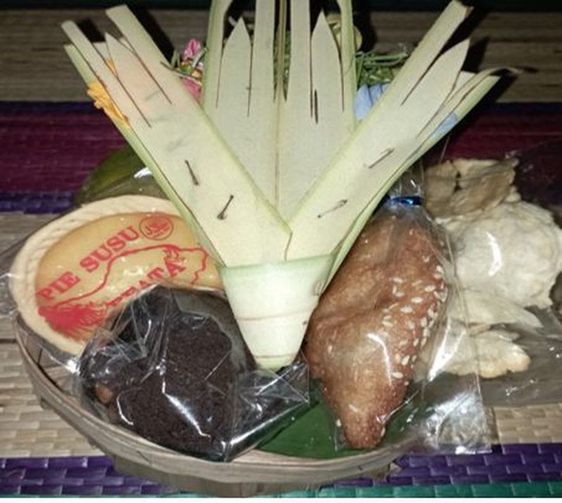 Banten Canang Penyacak