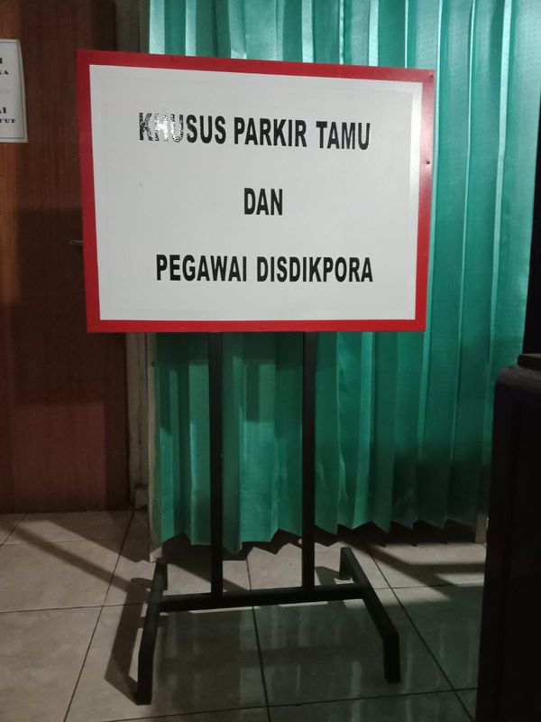 Rambu lalu lintas (Persegi uk P : 80 cm L : 60 cm)
