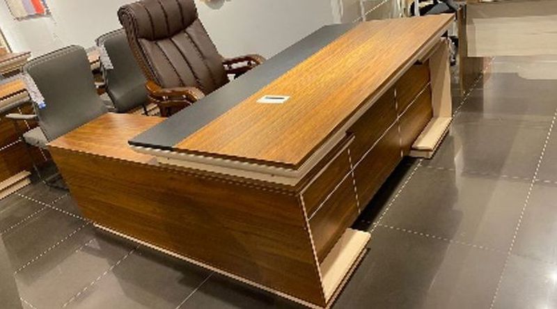 Meja Kantor Pimpinan