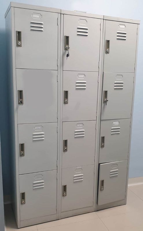 Locker 12 Pintu