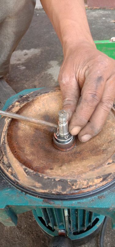 PERBAIKAN POMPA AIR GANTI BEIRING