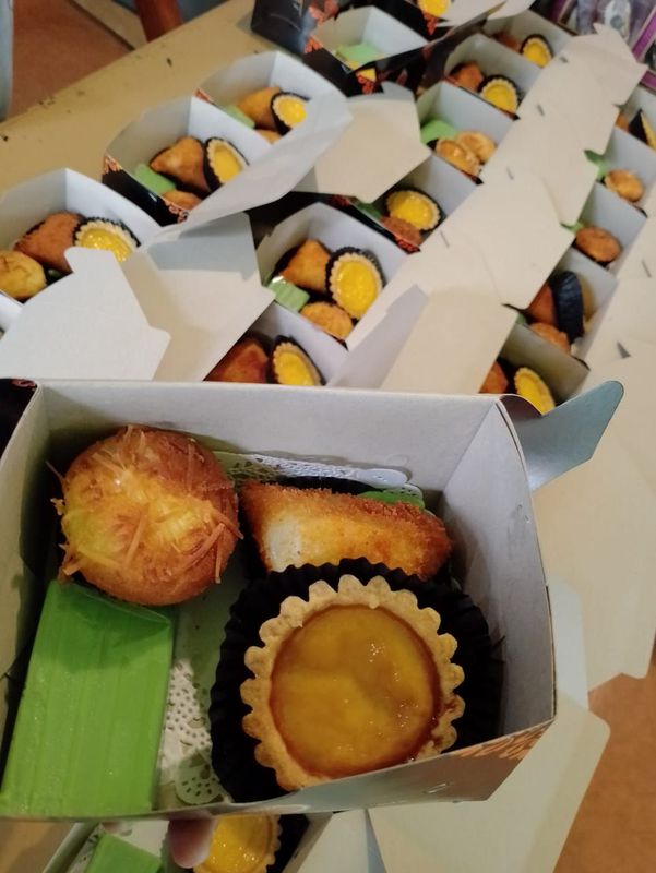kue kotak ( snack box )