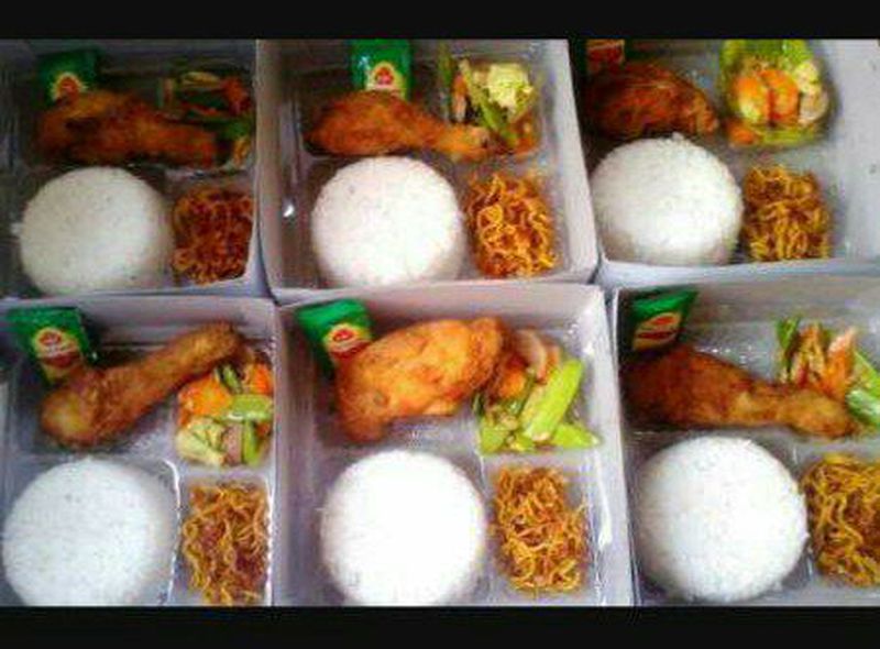 PAKET NASI BOK AYAM BAKAR/GORENG (paket 1 )