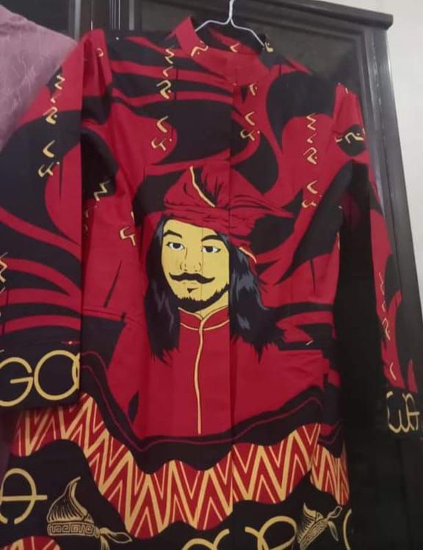 Pakaian Batik Sultan Hasanuddin
