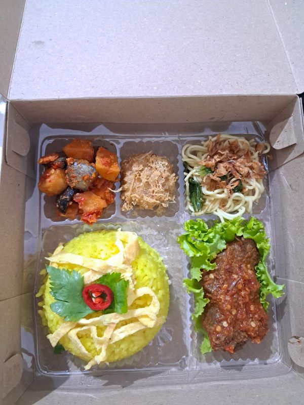 Paket Nasi Kotak Nasi Kuning Rendang Daging