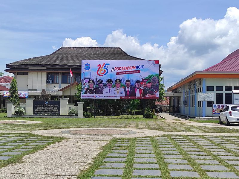 Cetak Costum dan Pasang Baliho Ukuran 8 x 4 Meter