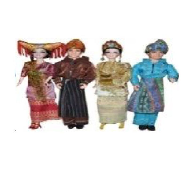 Sepasang Boneka Adat