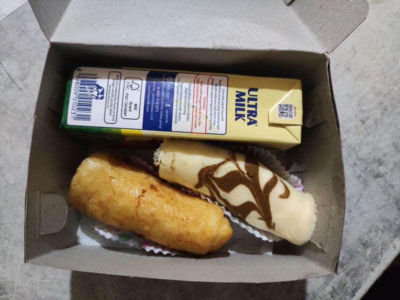 Paket Snack Box 3 ( 2 Kue + Susu 250ml )