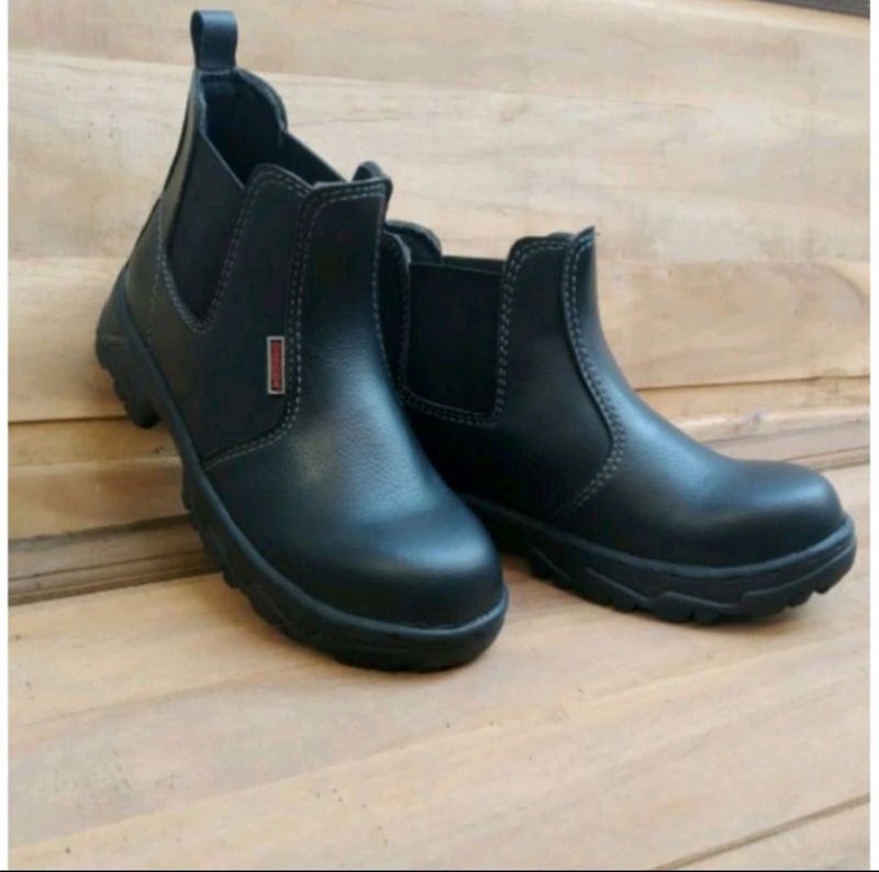 Sepatu Bot - 10