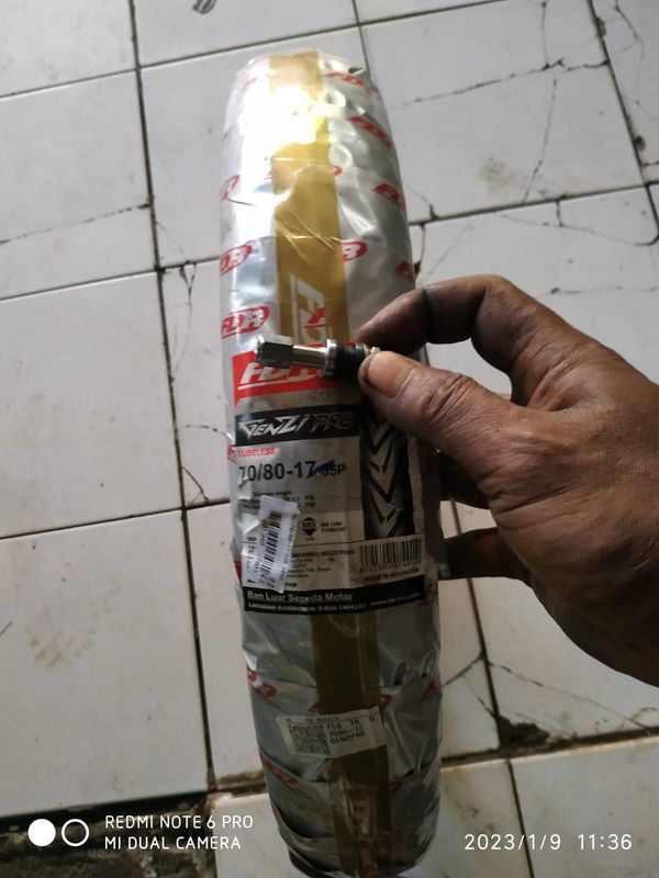 BAN LUAR MOTOR TUBELESS MERK FDR ( +DOP ) DEPAN
