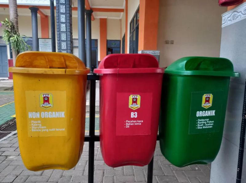 TEMPAT SAMPAH 3 TABUNG