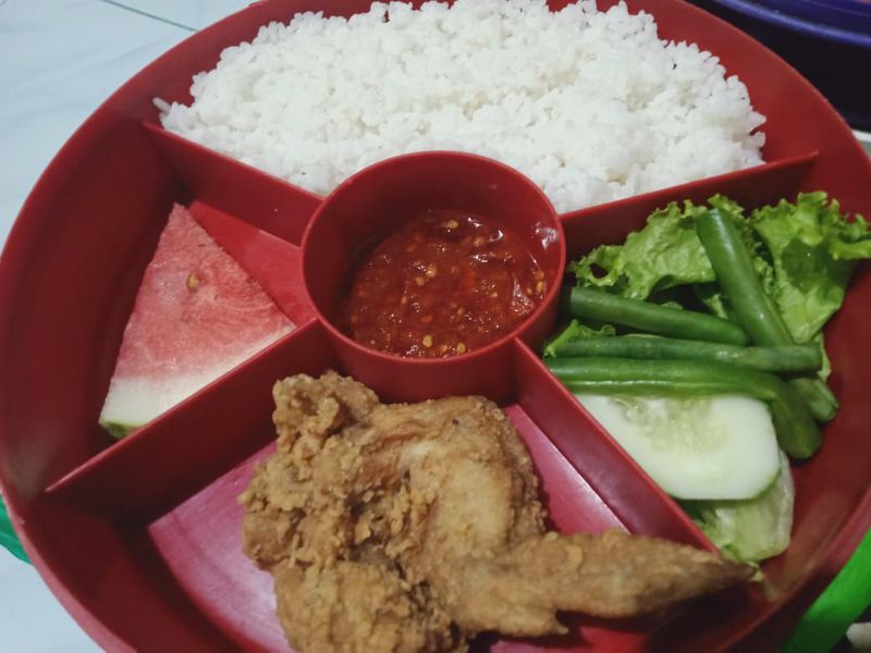 Menu Makan Komplit Siswa Asrama (Sarapan,Makan Siang dan Makan Malam)