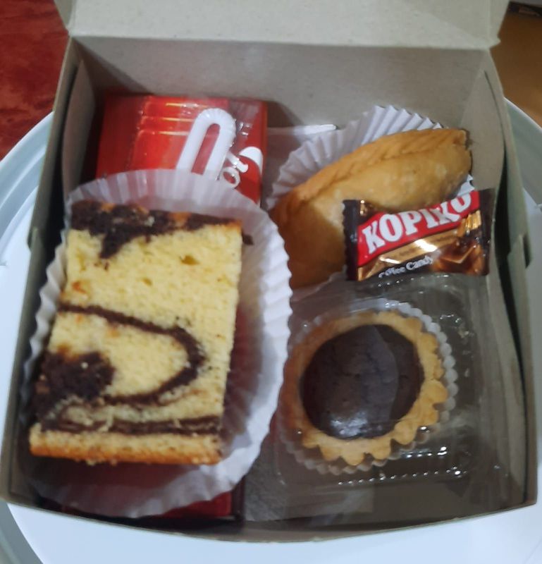 Kue Kotak (Snack box)