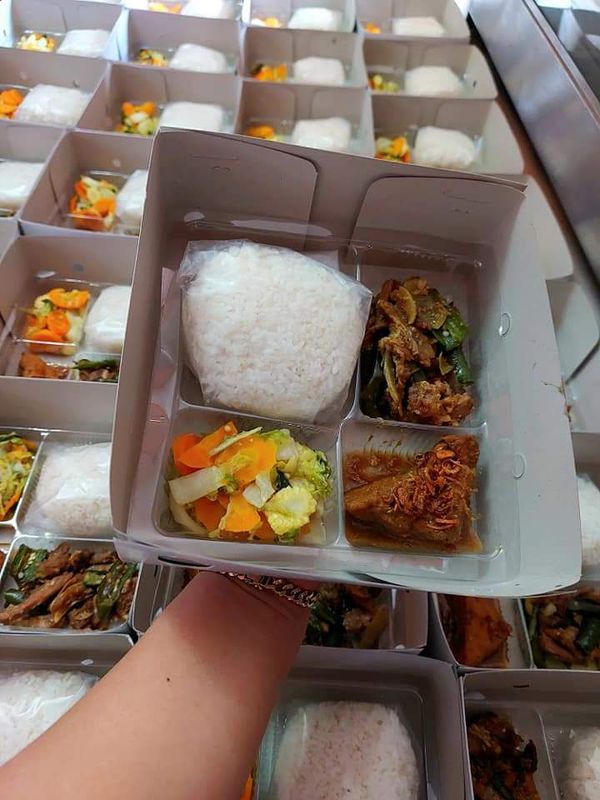 Nasi Box Ayam Bakar, tumis sayur