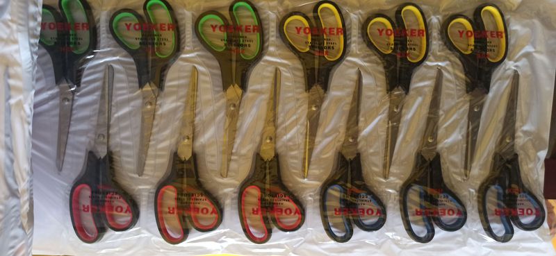 GUNTING UKURAN SEDANG