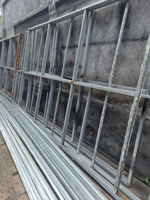 Rangka Besi Hollow ukur an 40 x 50 dan Kaki tanam 10cm, materi hi-ress ...