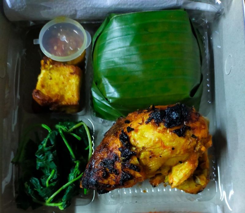 paket nasi box ayam bakar