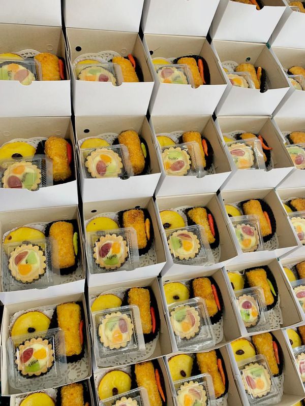 Snackbox isi 3 kue INSTANT - Sbox + Mineral