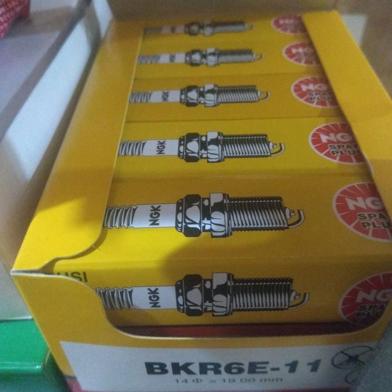 busi NGK Suzuki APV/CARRY FUTURA/Baleno