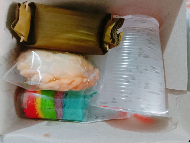 SNACK BOX 10.000 - Arem-Arem Ayam, Tahu Isi, Talam, Kacang Goreng, Vit ...