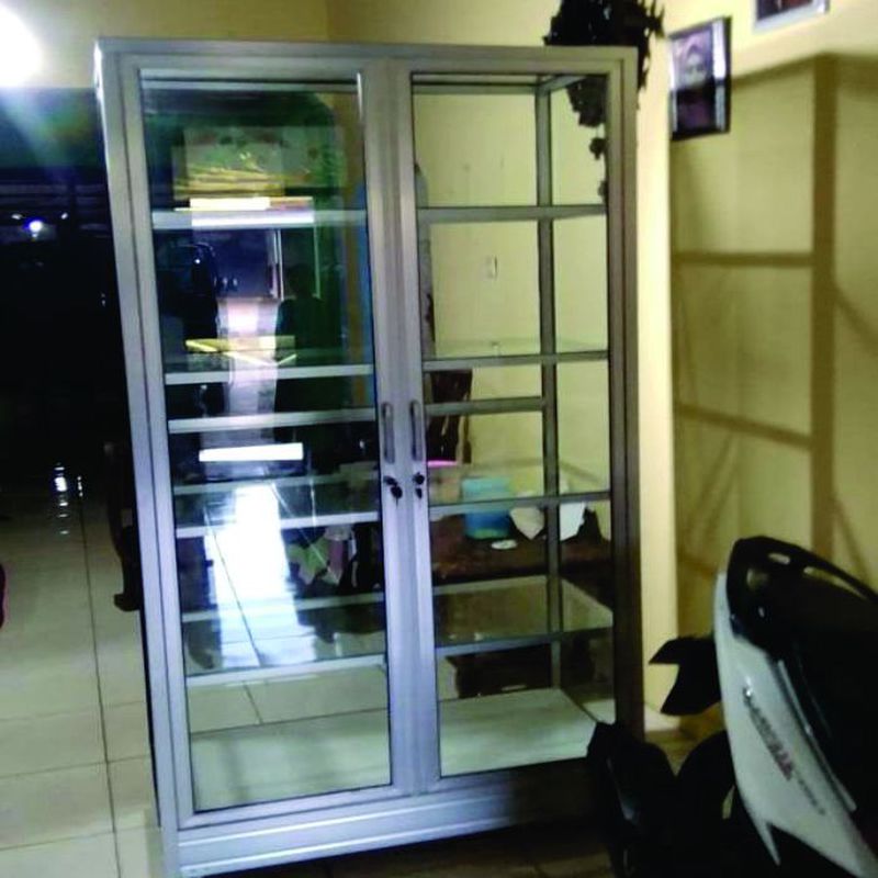 Almari Arsip Kaca 3 Pintu
