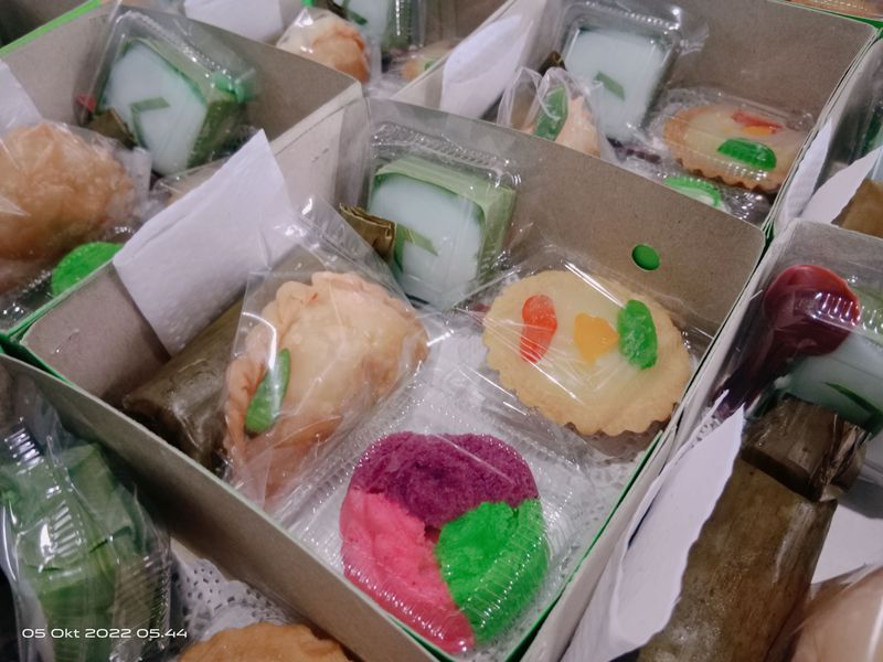 SNACK BOX 15.000 - Semar Mendem, Bolu Mawar, Sosis Solo, Sus Fla, Gabin ...