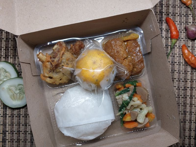 Nasi Box Ayam Goreng