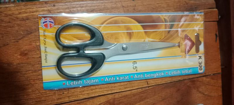 Gunting D-R Ideal K300